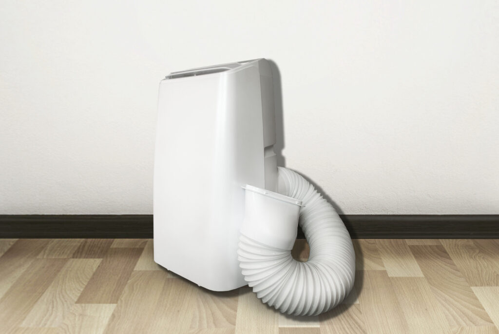 Jak działa klimatyzator przenośny. Rozkręciliśmy obudowę